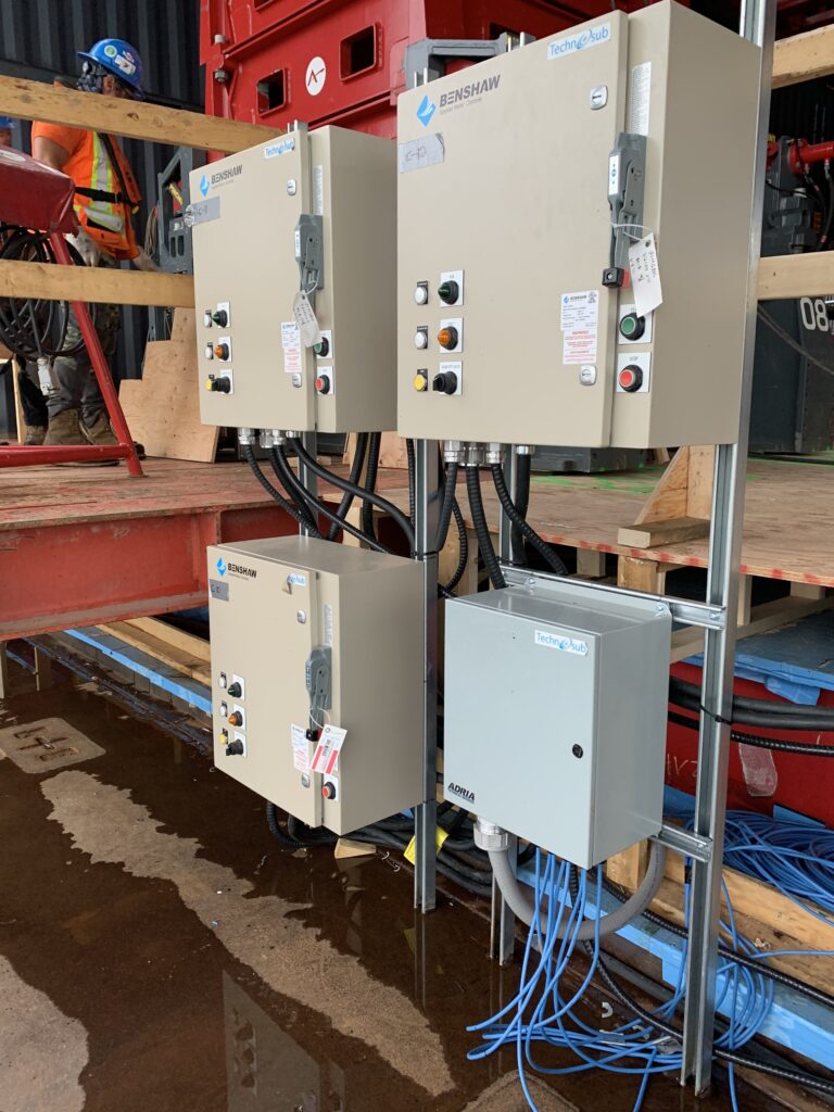 Champlain Bridge barge - Project - Technosub